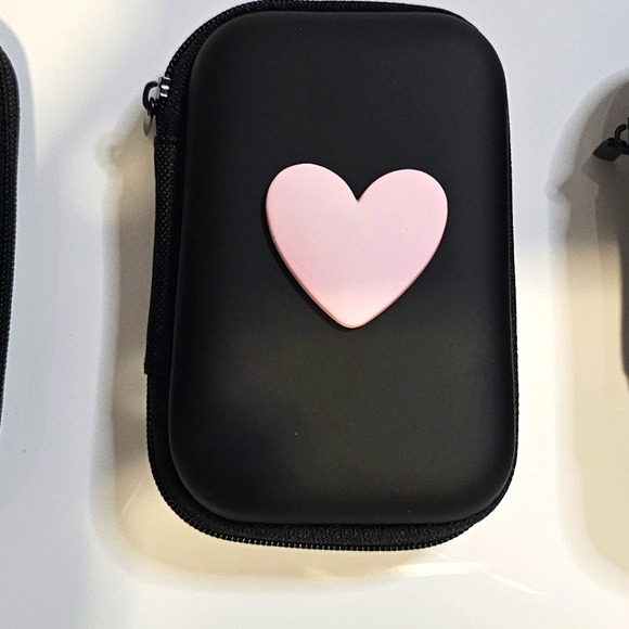 Cell Phones & Accessories | Brand New Earbud Case Adorable Heart Design ...